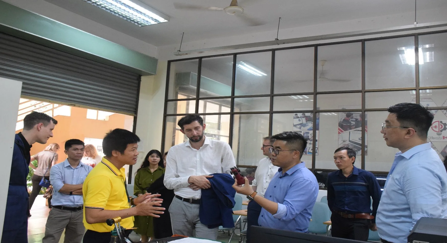 Mô hình “Học trong doanh nghiệp – Làm trong nhà trường”. - Trường Cao ...